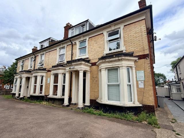 Ealing Road, Wembley, Greater London. 1 bed flat to rent £1,450 pcm £335 pw