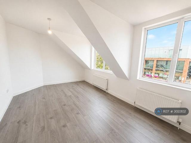 Ealing Road, Wembley, HA0 4 bed flat to rent £2,850 pcm £658 pw