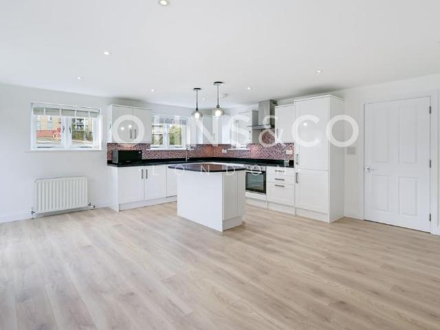 Ealing Road, Brentford, London TW8, 3 bed property to rent, £2,750 pcm | PrimeLocation