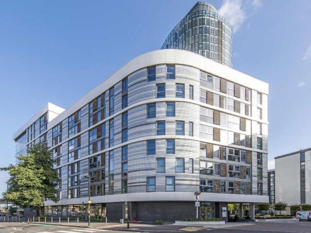 Ealing Road, Brentford TW8 1 bed flat to rent £1,850 pcm £427 pw