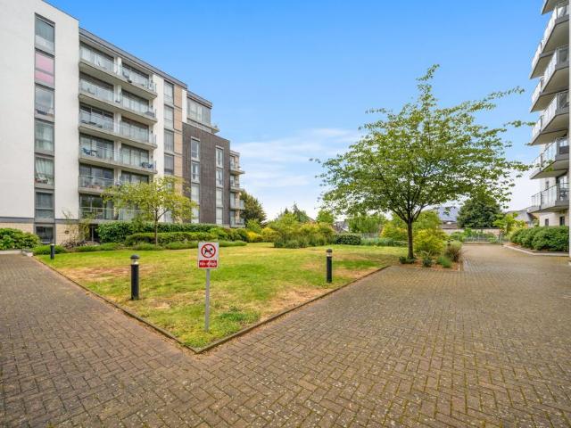 Ealing Road, Brentford TW8