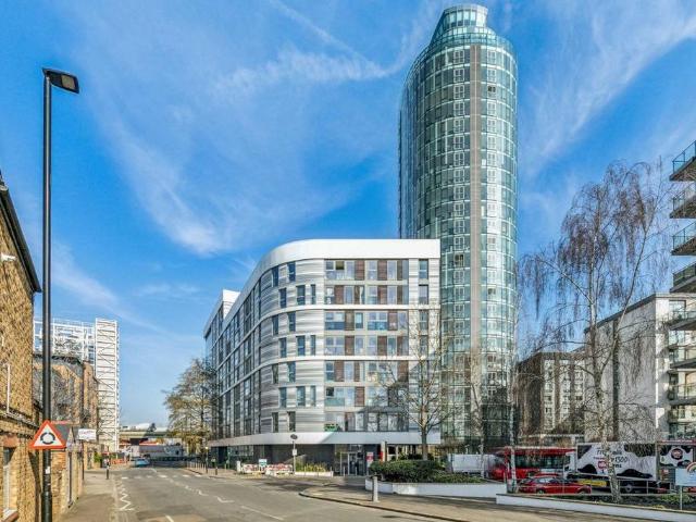 Ealing Road, Brentford TW8 2 bed flat to rent £2,353 pcm £543 pw