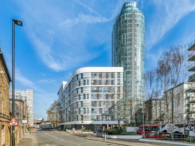 Ealing Road, Brentford TW8, 2 bed flat to rent, £2,353 pcm | PrimeLocation
