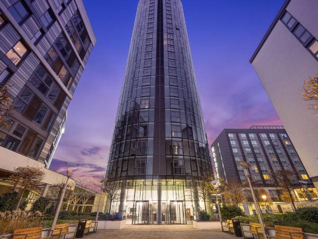 Ealing Road, Brentford TW8, 2 bed flat to rent, £2,900 pcm | PrimeLocation