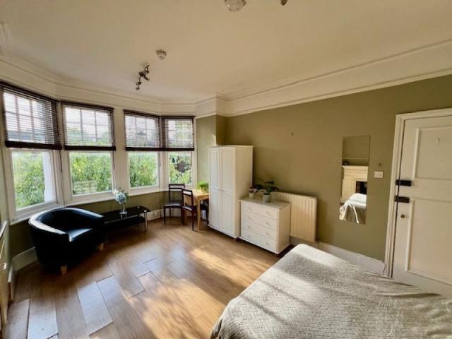 Ealing, UK W4, 1 bed flat to rent, £880 pcm | PrimeLocation