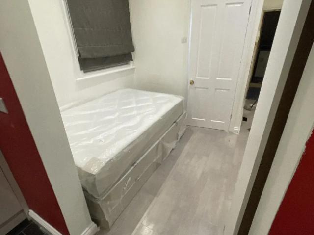 Ealing W3 Studio to rent £1,349 pcm £311 pw