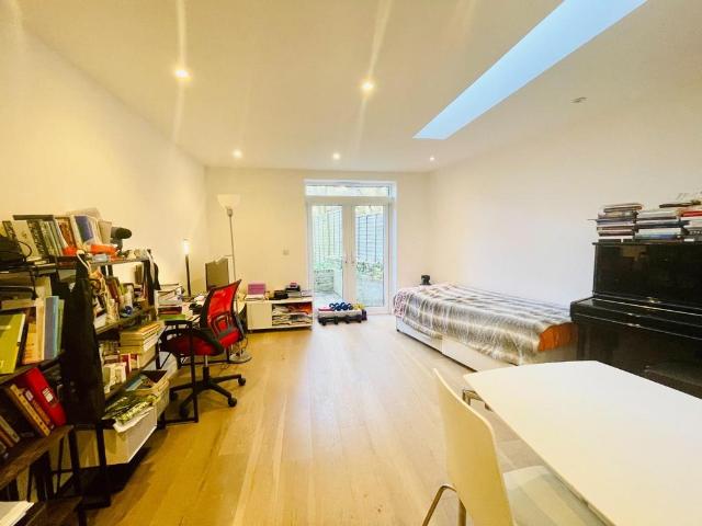 Ealing W5 2 bed ground floor flat to rent £2,300 pcm £531 pw