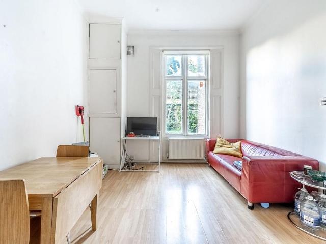 Eardley Crescent, Earls Court. 1 bed flat to rent £2,579 pcm £595 pw