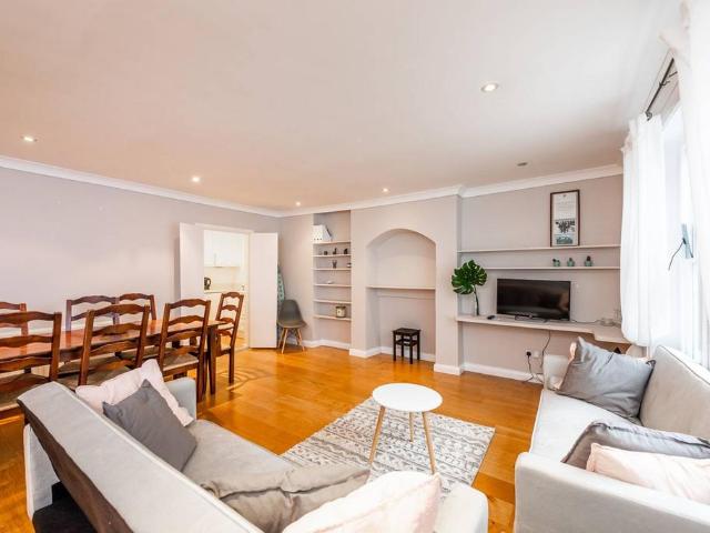 Eardley Crescent, Earls Court. 2 bed maisonette to rent £6,500 pcm £1,500 pw