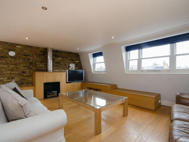 Eardley Crescent, Earls Court. 3 bed flat to rent £4,117 pcm £950 pw