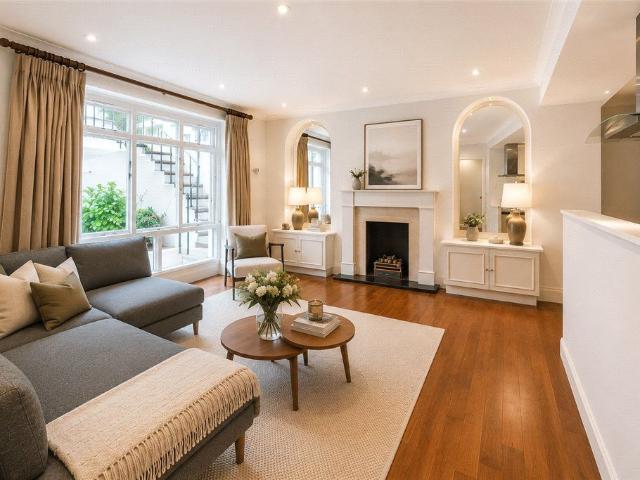Eardley Crescent, London SW5, 2 bed flat to rent, £3,500 pcm | PrimeLocation