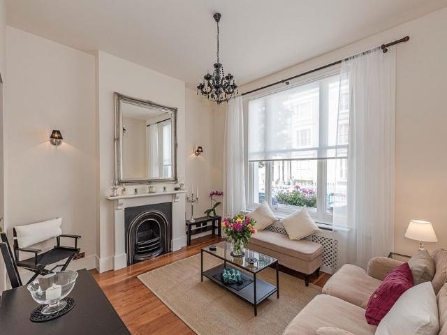 Eardley Crescent, London SW5 2 bed flat to rent £5,200 pcm £1,200 pw