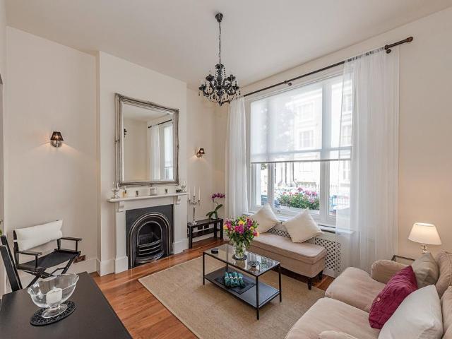 Eardley Crescent, London SW5 2 bed flat to rent £5,200 pcm £1,200 pw