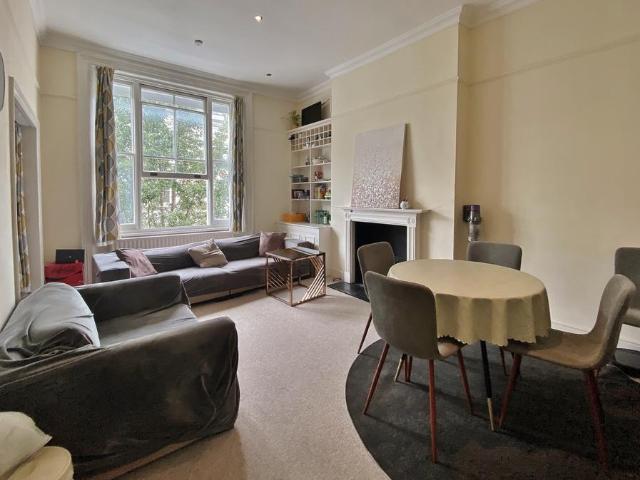 Eardley Cresent, Kensington, SW5 2 bed flat to rent £2,850 pcm £658 pw