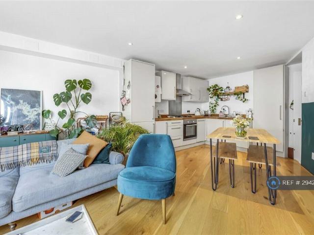 Eardley Road, London, SW16 2 bed flat to rent £2,100 pcm £485 pw