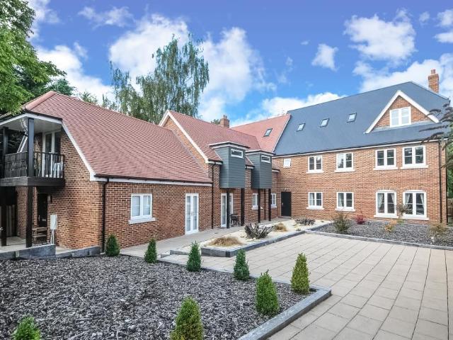 Earl Court, Botley, Oxford OX2, 3 bed flat to rent, £2,200 pcm | PrimeLocation