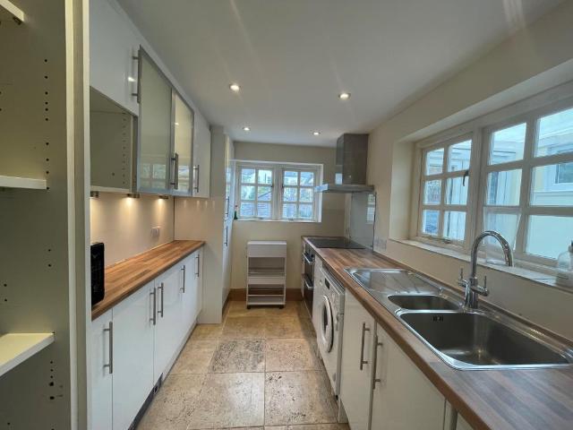 Earl Street, Botley, OX2 3 bed terraced house to rent £1,900 pcm £438 pw