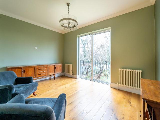 Earlham Grove, Forest Gate, London, E7 1 bed flat to rent £1,450 pcm £335 pw