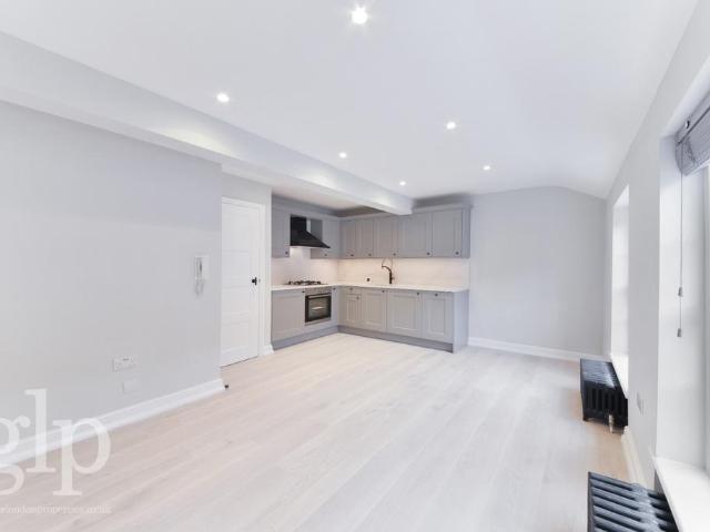 Earlham Street, Covent Garden, WC2H 1 bed apartment to rent £2,817 pcm £650 pw