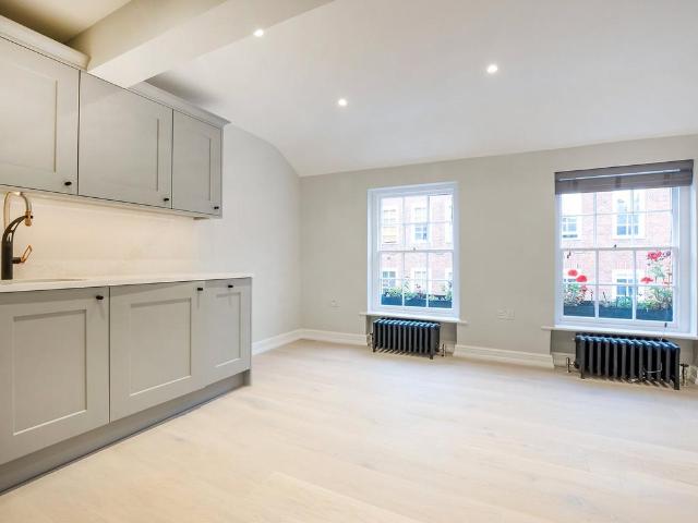 Earlham Street, Covent Garden, WC2H 1 bed apartment to rent £2,817 pcm £650 pw