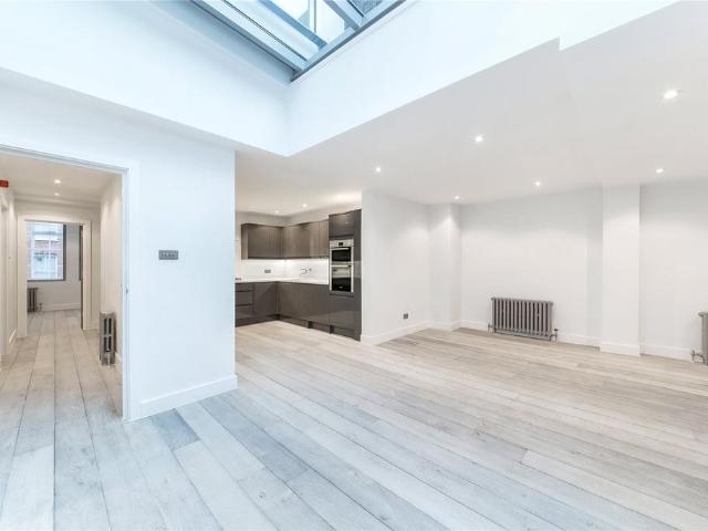 Earlham Street, Covent Garden, WC2H 2 bed apartment to rent £5,200 pcm £1,200 pw