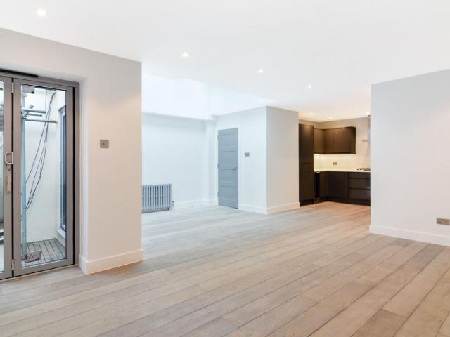 Earlham Street, Covent Garden WC2H, 2 bed flat to rent, £5,200 pcm | PrimeLocation