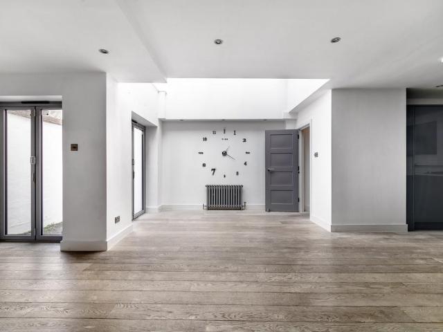 Earlham Street, Seven Dials WC2 2 bed apartment to rent £5,200 pcm £1,200 pw