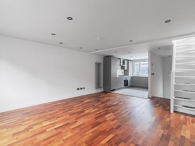 Earlham Street, Seven Dials WC2H, 2 bed flat to rent, £4,333 pcm | PrimeLocation