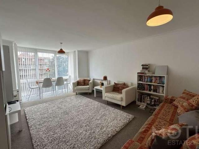 Earls Avenue, Folkestone, CT20