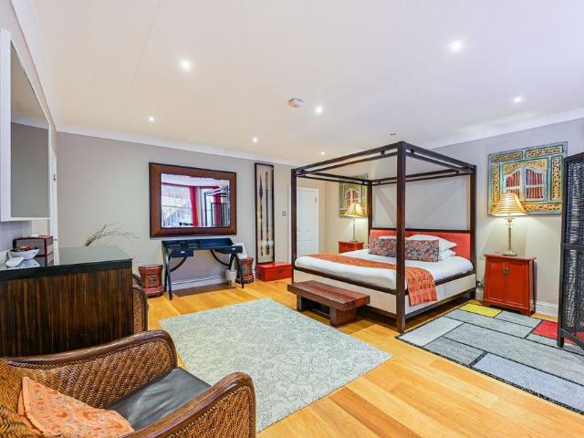 Earls Court, London, SW5 1 bed flat to rent £3,142 pcm £725 pw