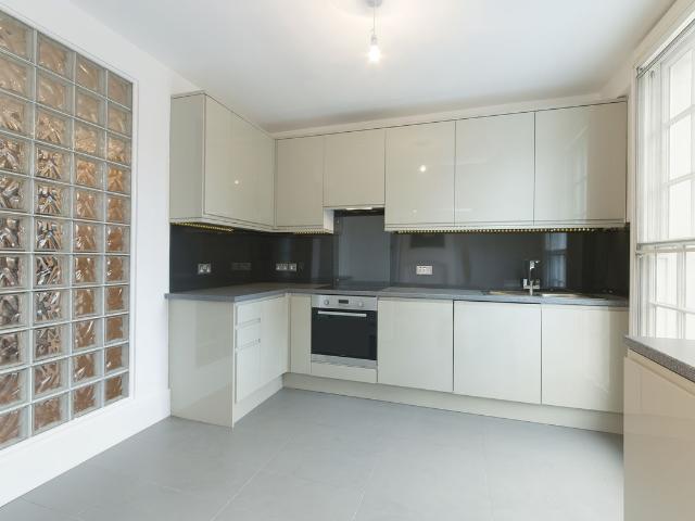 Earls Court Road, Earls Court SW5, 2 bed flat to rent, £3,000 pcm | PrimeLocation