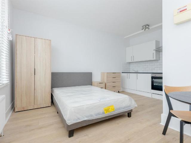 Earls Court Road, Earls Court SW5, Studio to rent, £1,647 pcm | PrimeLocation