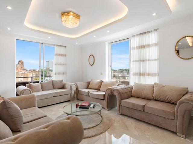 Earls Court Road, Earls Court. 3 bed apartment to rent £6,500 pcm £1,500 pw
