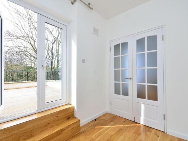 Earls Court Road, Kensington, London, W8 1 bed flat to rent £4,312 pcm £995 pw