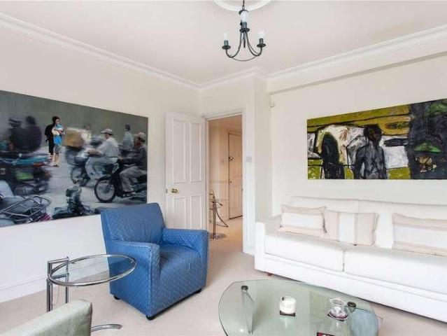 Earls Court Road, Kensington, London, W8