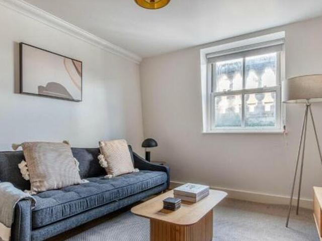 Earls Court Road, London, 1 Bedroom Apartment