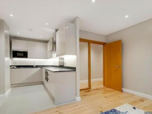 Earls Court Road, London, 1 Bedroom Flat