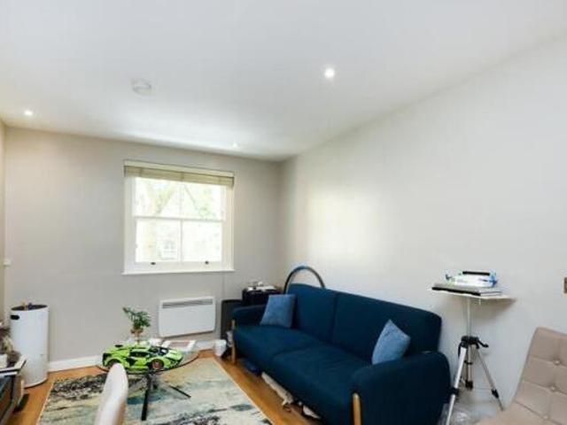 Earls Court Road, London, 1 Bedroom Flat