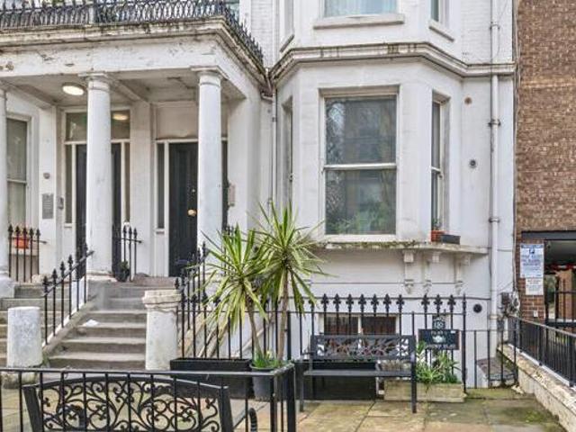 Earls Court Road, London, 2 Bedroom Flat