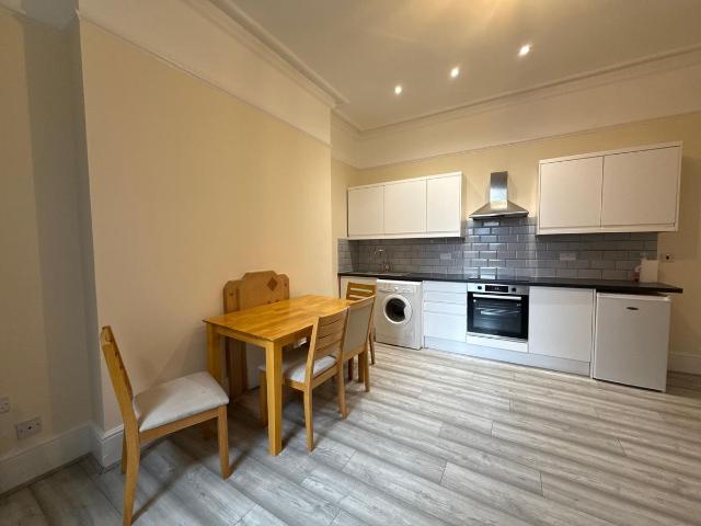 Earls Court Road, London, London, London SW5, 1 bed flat to rent, £1,850 pcm | PrimeLocation
