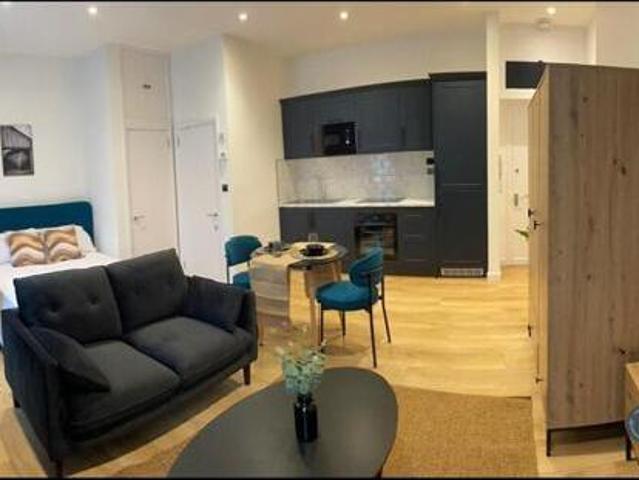 Earls Court Road, London, Studio Flat For