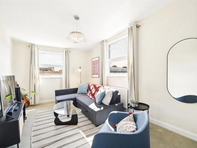 Earls Court Road, London SW5 1 bed flat to rent £2,249 pcm £519 pw
