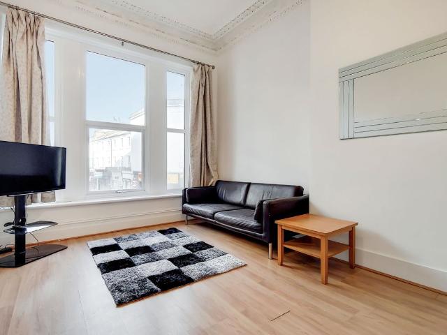Earls Court Road, London SW5, 1 bed flat to rent, £2,250 pcm | PrimeLocation