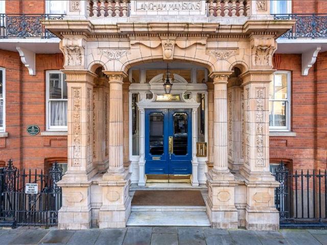 Earl's Court Square, London, SW5 2 bed flat to rent £3,683 pcm £850 pw