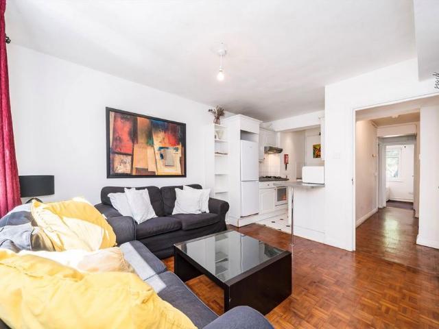 Earl's Court Square, London SW5 2 bed flat to rent £3,000 pcm £692 pw