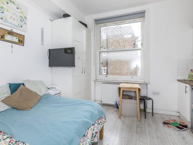 Earl's Court Studio Flat Bills Included