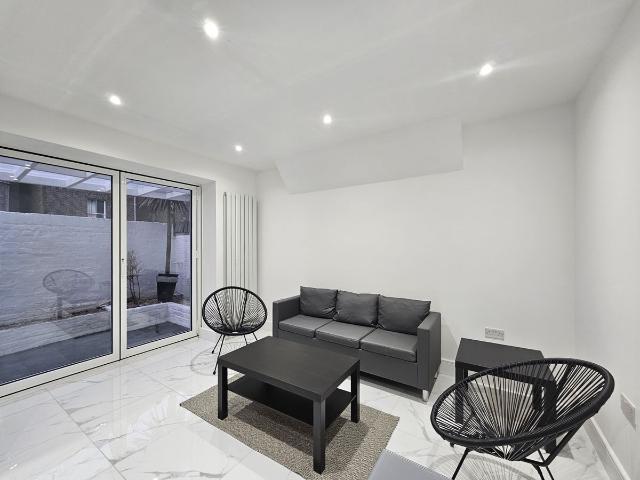 Earls Court SW5, 1 bed flat to rent, £2,200 pcm | PrimeLocation