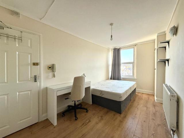 Earls Court SW5, Room to rent, £1,100 pcm | PrimeLocation