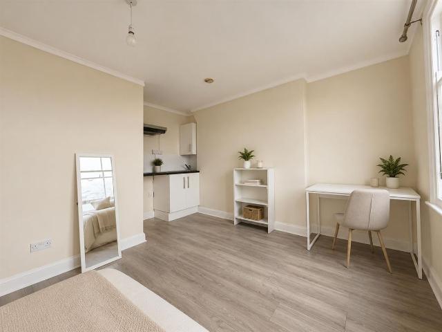 Earls Court SW5, Room to rent, £1,200 pcm | PrimeLocation