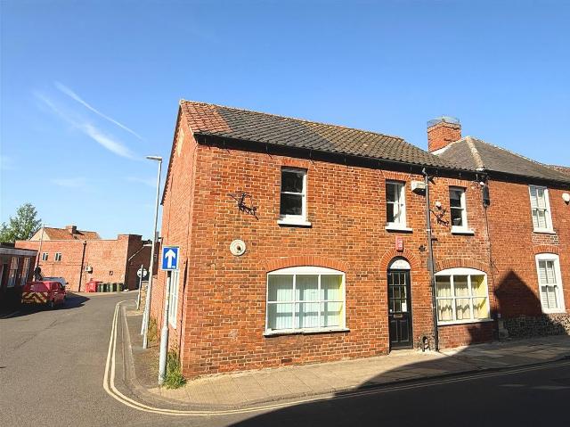 Earls Street, Thetford IP24, 2 bed flat to rent, £950 pcm | PrimeLocation